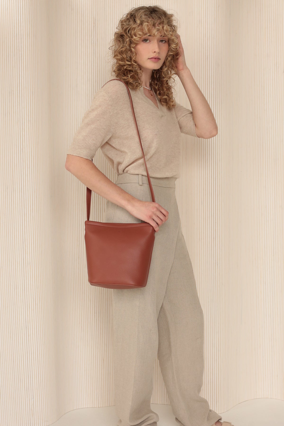 Mini Mia Bucket Bag Walnut Pebble